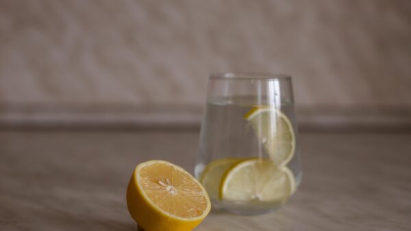 Die Vorteile von warmem Wasser am Morgen - Ernährungs-Therapie.net